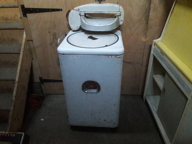 VINTAGE 1940S 1950S WASHING MACHINE WITH MANGLE + DRAIN BOARD ETC £79. ...