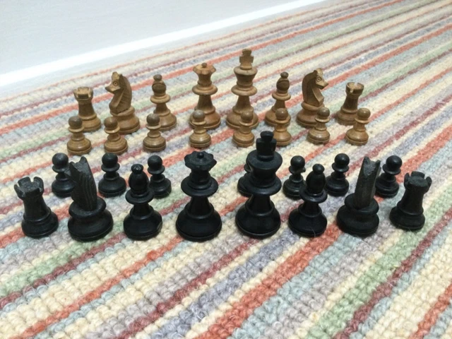 ANTIQUE WOODEN STAUNTON Pattern Small Size Chess Set Original Box £12. ...