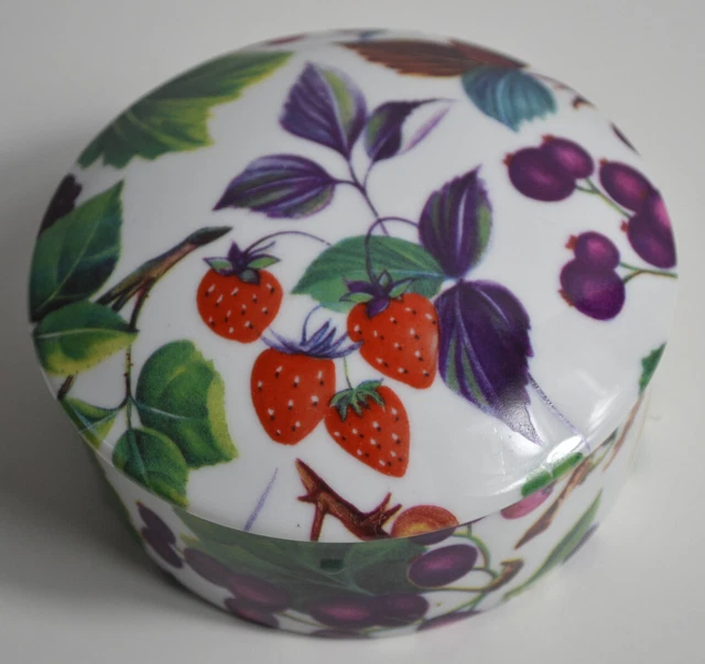 BOÎTE EN PORCELAINE Lazeyras de Limoges, décor fruits rouges, 10 x 5 cm ...