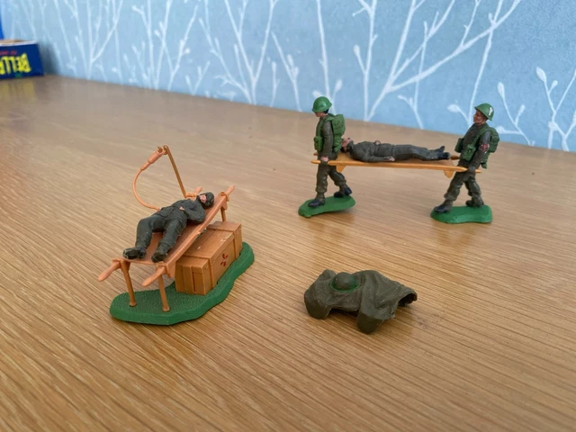 PLASTIC TOY SOLDIERS 1/32 herald swappet WW2 stretcher bearers £9.99 ...