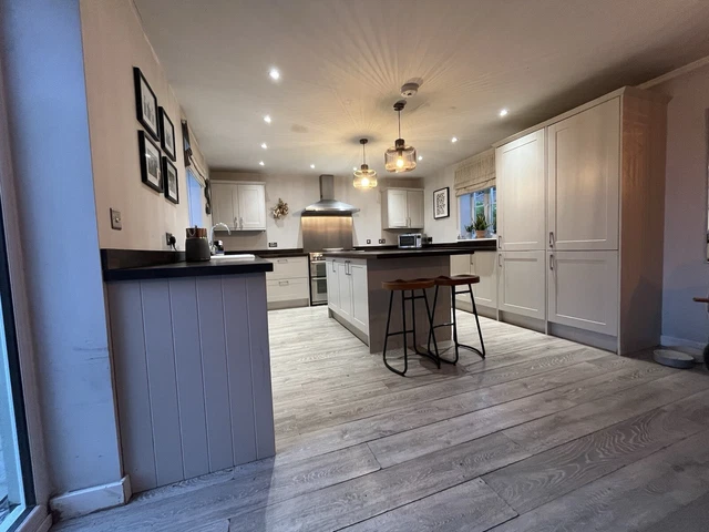 HOWDENS KITCHEN CUPBOARDS & Appluanfes **Worktops excluded ** £1,177.00 ...