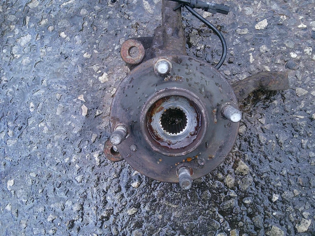 FORD FIESTA ZETEC Stub Axle Passenger/Left Front (Abs Type) 1.2 Petrol ...