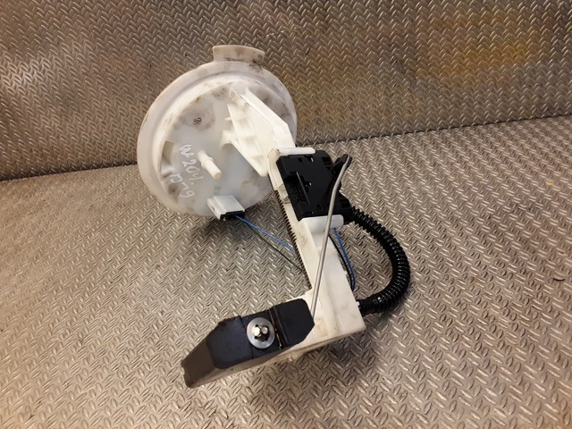 MERCEDES-BENZ W204 C 220 CDI En Pompe Réservoir Carburant 2044700694 ...