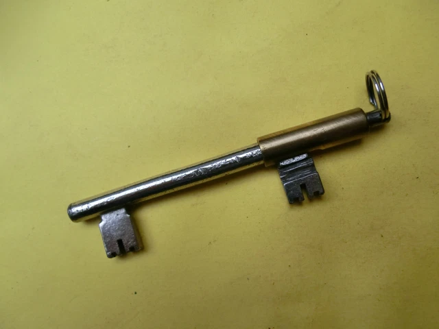 ALTE SCHLÜSSEL - schöner alter originaler Berliner Durchsteckschlüssel EUR 9,20 - PicClick DE