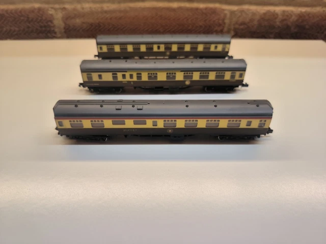 GRAHAM FARISH N Gauge BR Mk1 chocolate and cream Buffet, Gaurd and ...