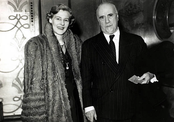 SIR THOMAS BEECHAM With Lady Beecham 1950 OLD PHOTO EUR 6,78 - PicClick IT