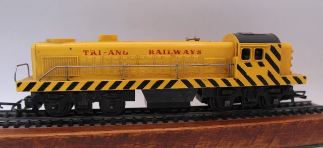 WORKING TRIANG R155 TR YELLOW DIESEL SWITCHER LOCOMOTIVE 7005 from ...