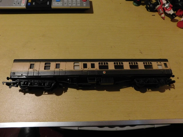 MAINLINE BRAKE COACH in Chocolate/cream livery - very good condition £6 ...