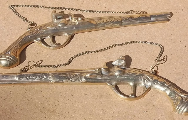 VINTAGE OLD ANTIQUE BRASS Guns pair wall hung pistols decorative ...