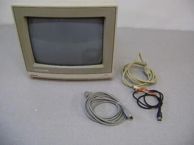 VINTAGE 1987 COMMODORE 2002 RGB CRT Monitor (Commodore 64, Amiga, etc ...