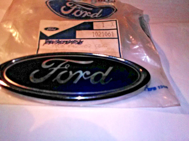 FORD BLUE OVAL Badge 95Gb F425A52-Cb Part No: 1021061 New Old Stock £14 ...
