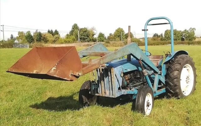 FORDSON DEXTA DIESEL Tractor with front loader, good starter full ...