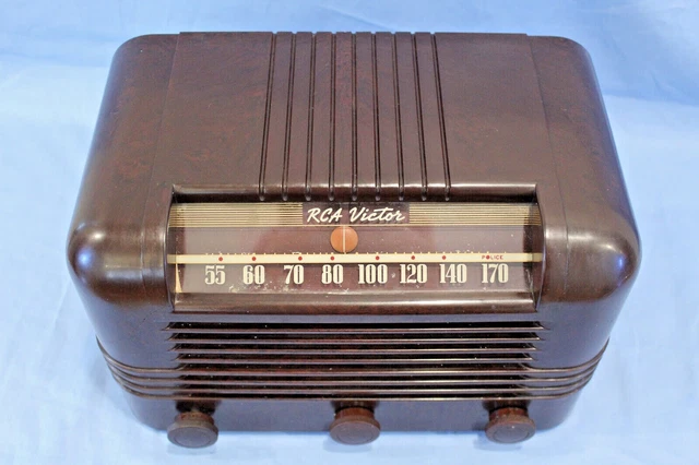 RCA VICTOR MODEL 15X Red Dot Bakelite AM-Phono 6 Tube Radio - 1941 ...
