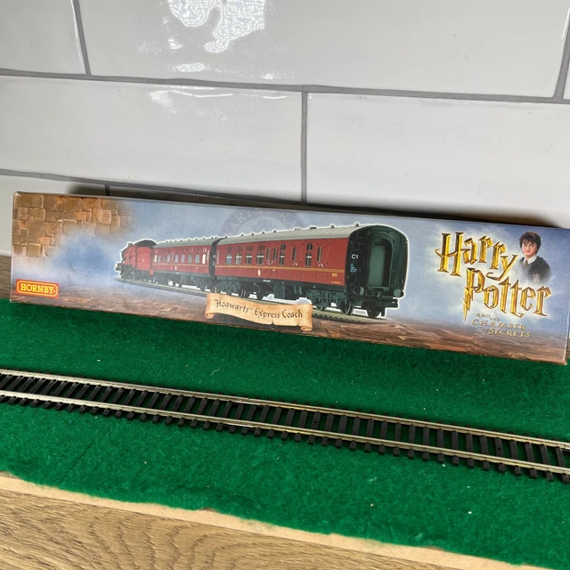 HORNBY HARRY POTTER Hogwarts Express Coach R4175A - 00 Gauge - Model ...