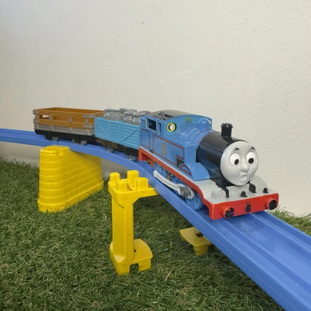 TOMY PLARAIL TRACKMASTER Shocked Thomas The Tank Engine Used £20.43 ...