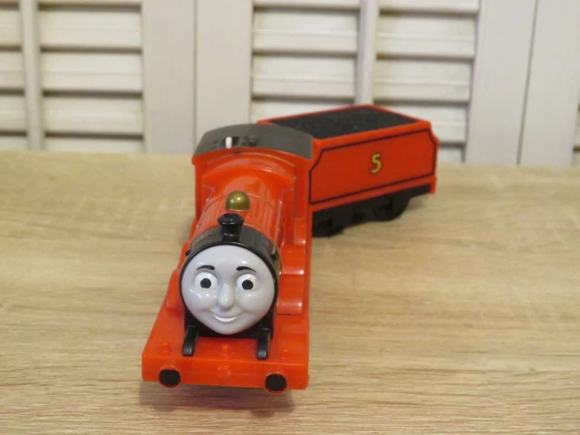 MATTEL 2009 THOMAS & Friends Trackmaster Motorized Train Engine JAMES w ...