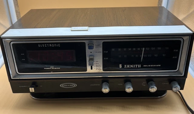 ZENITH SOLID STATE Clock Radio R472 1970's Retro AM/FM Tested Works £47 ...