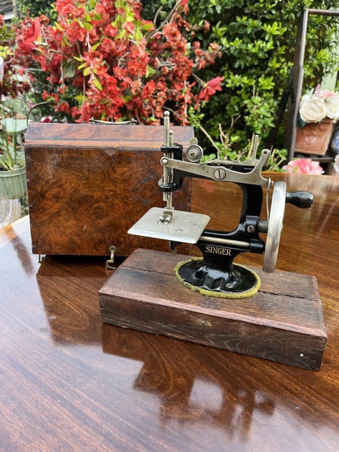 VINTAGE SINGER MINIATURE Sewing Machine With Original Wooden Case £120. ...