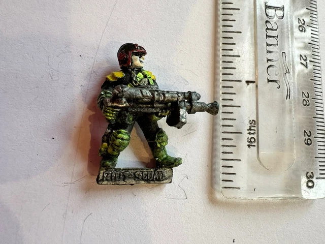 JUDGE DREDD (RIOT Judge With Stum Gum) 1985 35mm metal figure Vintage ...