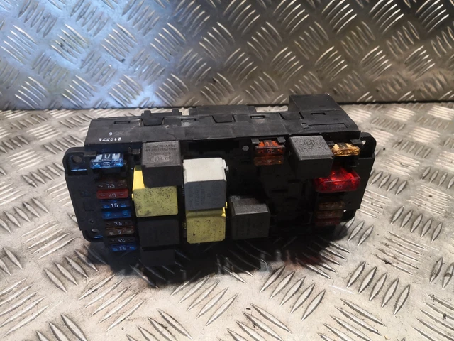 MERCEDES-BENZ C CLASS W203 Fuse Box SAM Control Unit 2035451701 £44.99 ...