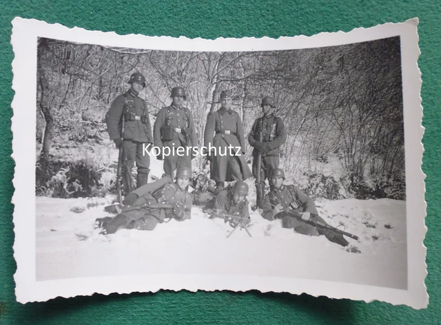 FOTO - SOLDATEN - Gruppe mit MG im Winter - Schnee - WK II EUR 3,95 - PicClick DE