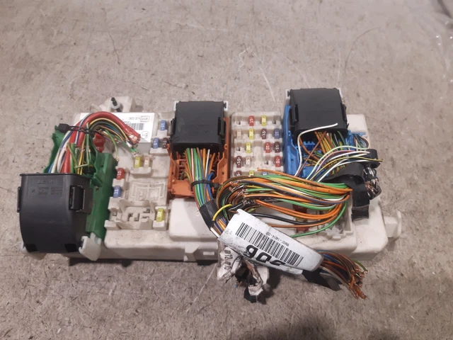 2009 FORD FOCUS Mk2 Bcm Body Control Module Fuse Box 7M5T-14A073-Fb £70 ...