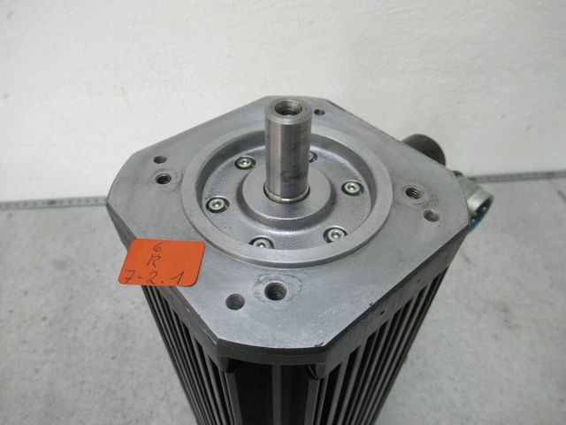 LENZE MDSKS056-33 SERVO Motor Id. No. 00400306 Geber RS01781175 C86:161 ...