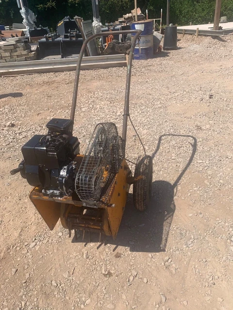 SISIS AERATOR AUTO Turfman Spiker with Briggs & Stratton engine £565.00 ...
