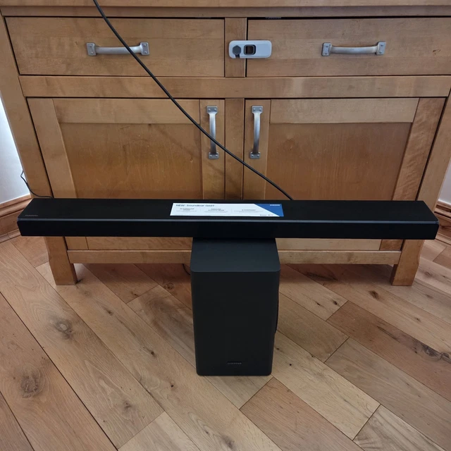 SAMSUNG Q60T 5.1CH Cinematic Soundbar - Black with subwoofer and remote ...