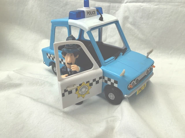 POSTMAN PAT SERIES Greendale Friction Police Car With Pc Selby Figure £ ...