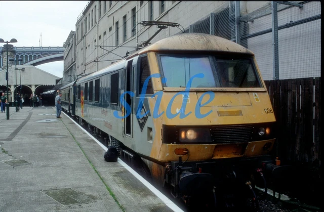 BRITISH RAIL RAILFREIGHT Electric Locomotive 90036 Edinburgh 2001 Ori ...