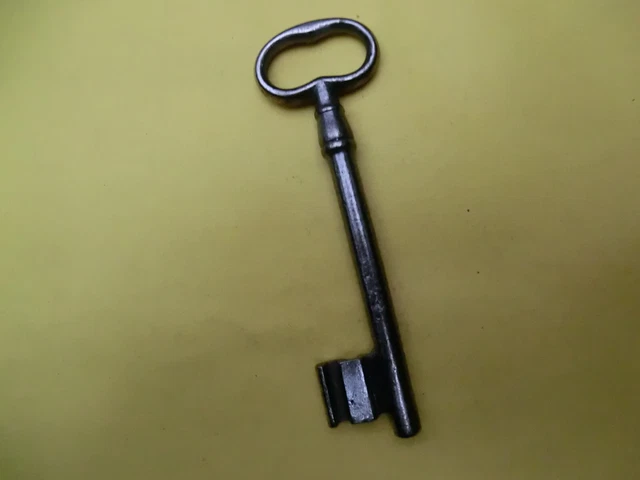 ALTE SCHLÜSSEL - großer alter Eisenschlüssel - Bartschlüssel für Türschloss EUR 4,20 - PicClick DE