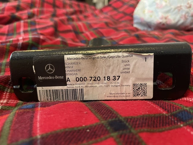 NEW GENUINE MERCEDES-BENZ Actros Axor Hinge Door Bottom Right O/S ...