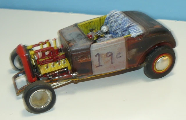 1/18 1932 FORD barn find , salt flat racer , rat rod , junker, parts ...