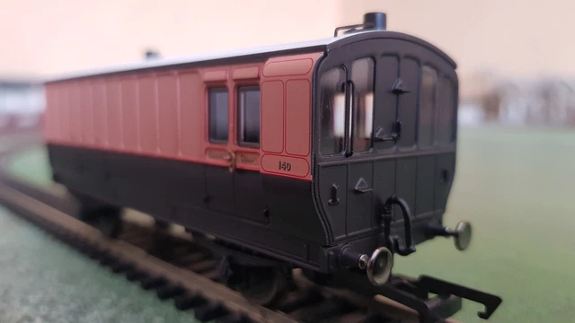 HORNBY R40064 LSWR 4-wheel brake baggage coach, No 140, Boxed £21.95 ...