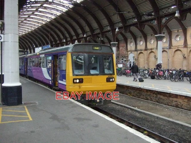 PHOTO YORK Railway Station Northern Class 142 No. 142024 At Platform 1 ...