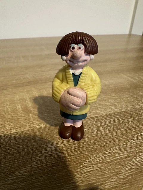 WALLACE & GROMIT WENDOLENE RAMSBOTTOM PVC Figure - 2" Tall - 1989 £5.91 ...
