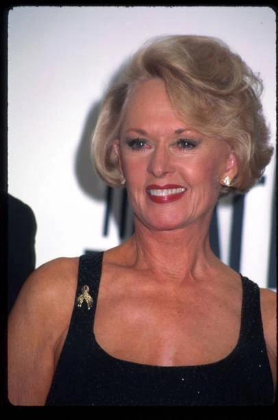 ACTRESS TIPPI HEDREN stands at the Genesis Awards April 5 1997 .. Old ...