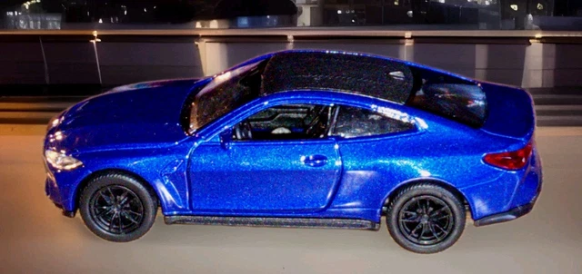 WELLY 1:43 DIECAST model blue BMW M4 - opening doors, pull back ...