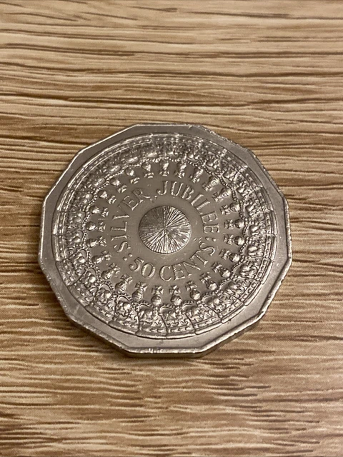 RARE 1977 AUSTRALIAN Silver Jubilee $.50 Cent Coin Queen Elizabeth 11 £ ...