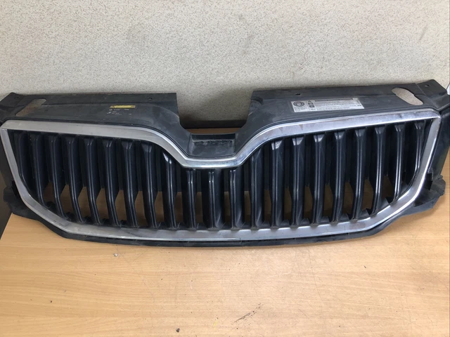 SKODA OCTAVIA MK3 13-17 Front Bumper Center Radiator Grille Black Trim ...