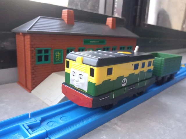 THOMAS AND FRIENDS Trackmaster Revolution motorised Philip train with ...
