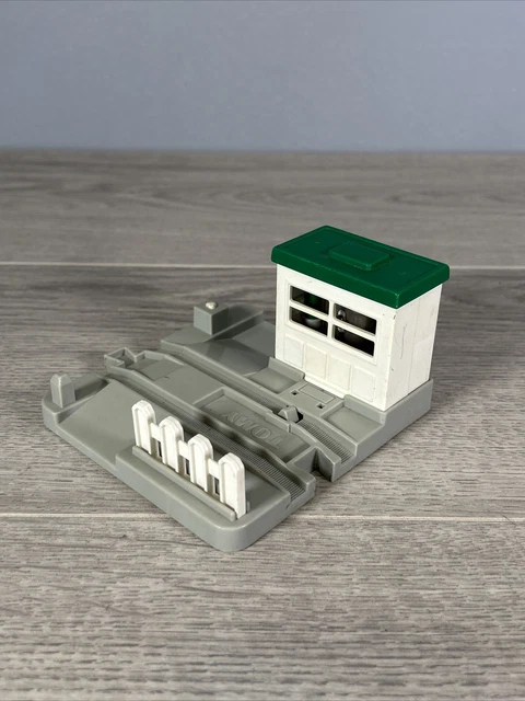 1977 TOMY TRACKMASTER Thomas & friends train track SIGNAL BOX for blue ...