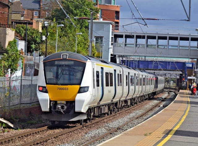 CLASS 700 NO 700033 in thameslink at west hampstead 1 £1.97 - PicClick UK