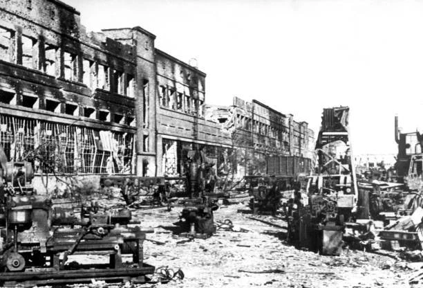 THE DESTROYED TRACTOR Factory Of Stalingrad Wwii Old Photo £4.98 ...