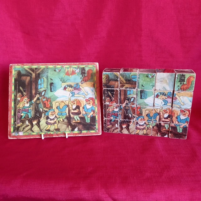 VINTAGE 1940S 'SNOW WHITE & SEVEN DWARFS' DESIGN WOODEN TOY BLOCKS £7. ...