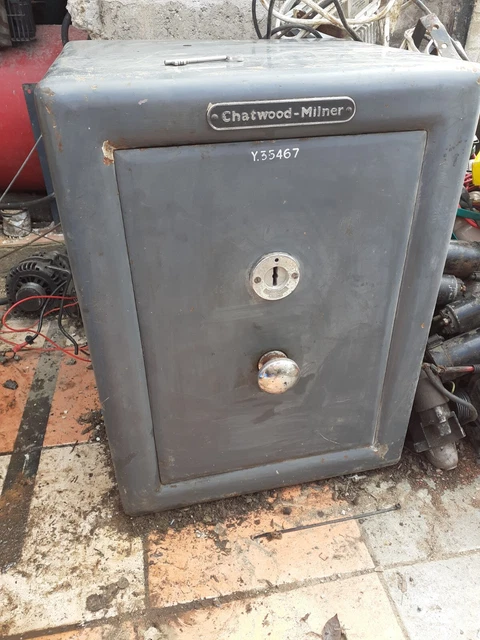 VINTAGE ANTIQUE “CHATWOOD-MILNER” Safe Fire Resistant Industrial 360kg ...