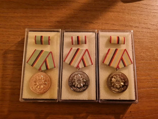 3X DDR NVA Orden Bronze Silber Gold" Für Hervorragende Verdienste ...