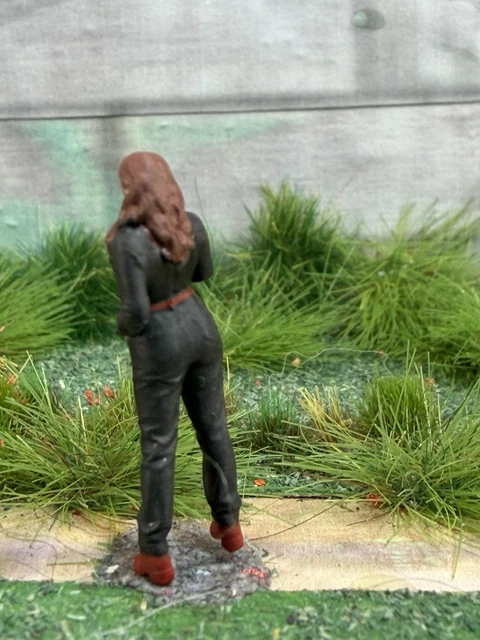 OO GAUGE DETAILED Railway Figure Woman Drinking Her Coffee 1/76 Scale ...