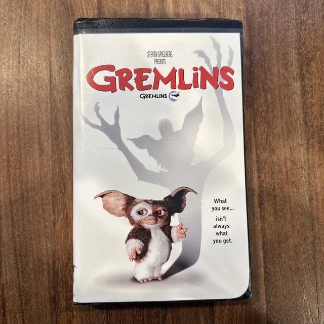 GREMLINS-VHS-CLAMSHELL-HORROR COMEDY-STEVEN SPIELBERG-PHOEBE Cates £7. ...